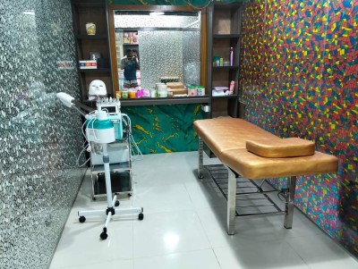 The Scissors Lounge : Largest Unisex Salon in Bangladesh